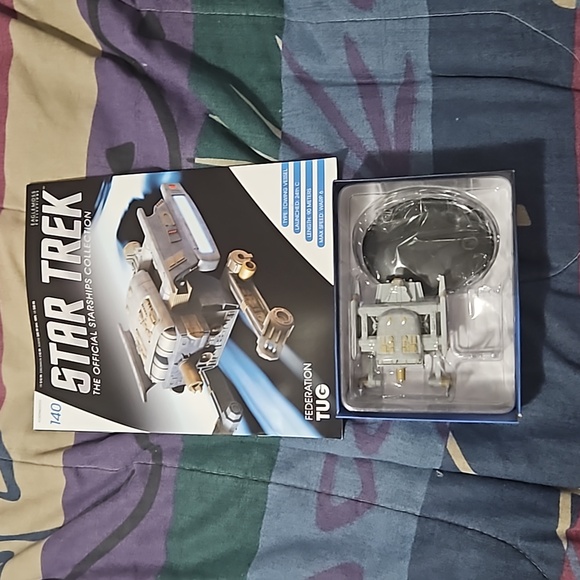 Eaglemoss | Other | Eaglemoss Star Trek Starship Model Of A Federation ...